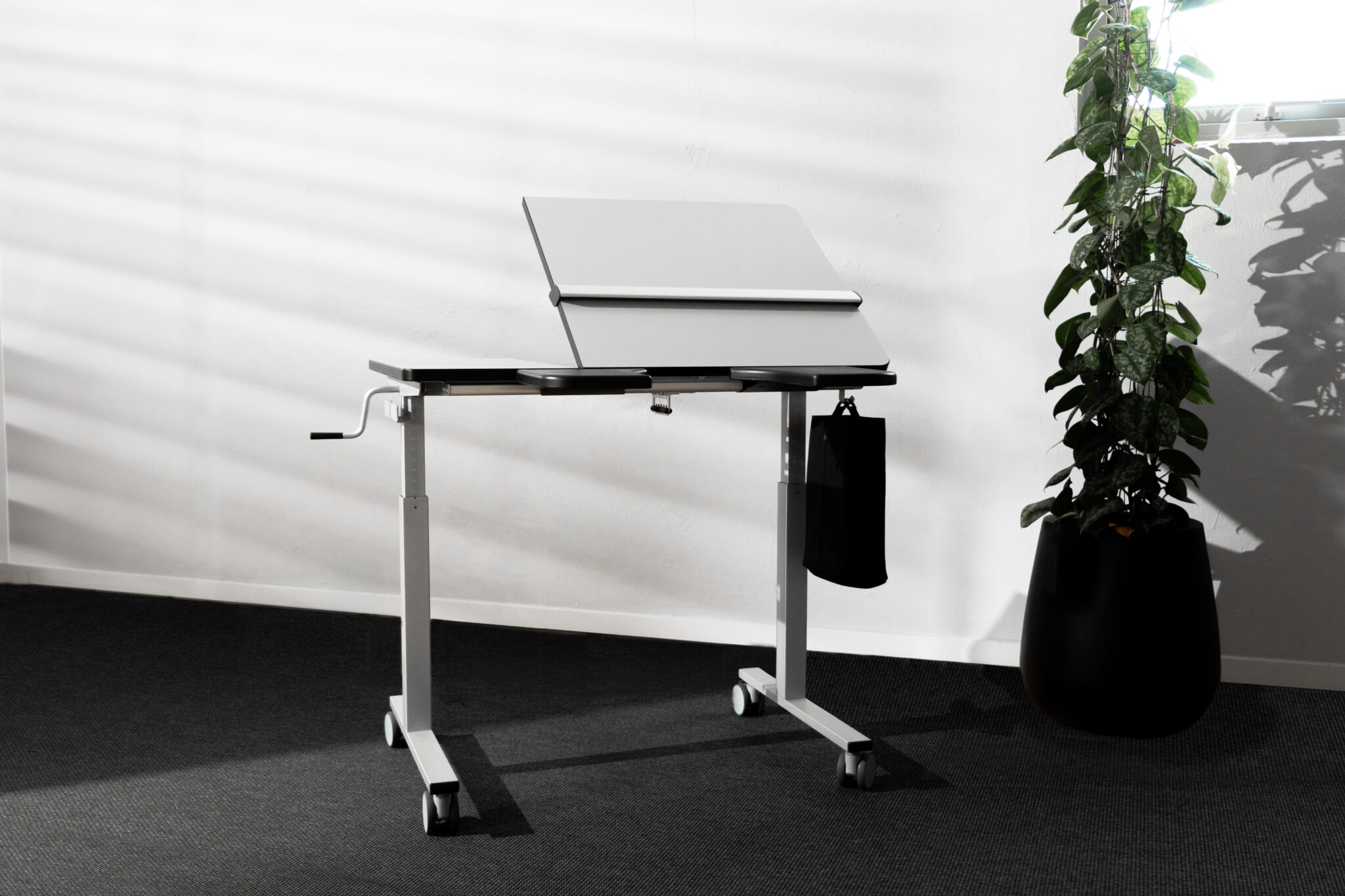 Height adjustable tables for wheelchair users | Ropox